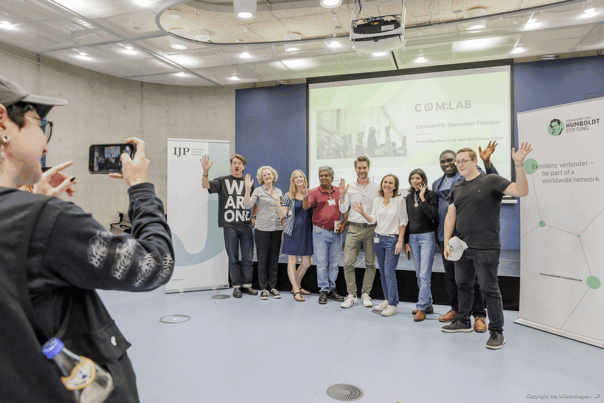 Conflict zones of freedom – how can we communicate migration, climate change & AI? - Alexander ...